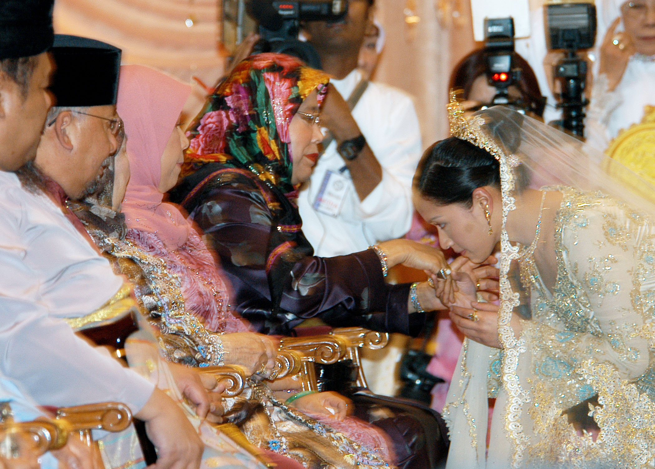 BRUNEI RESOURCES - Photographs of YAM Pengiran Anak Huda's Wedding ...