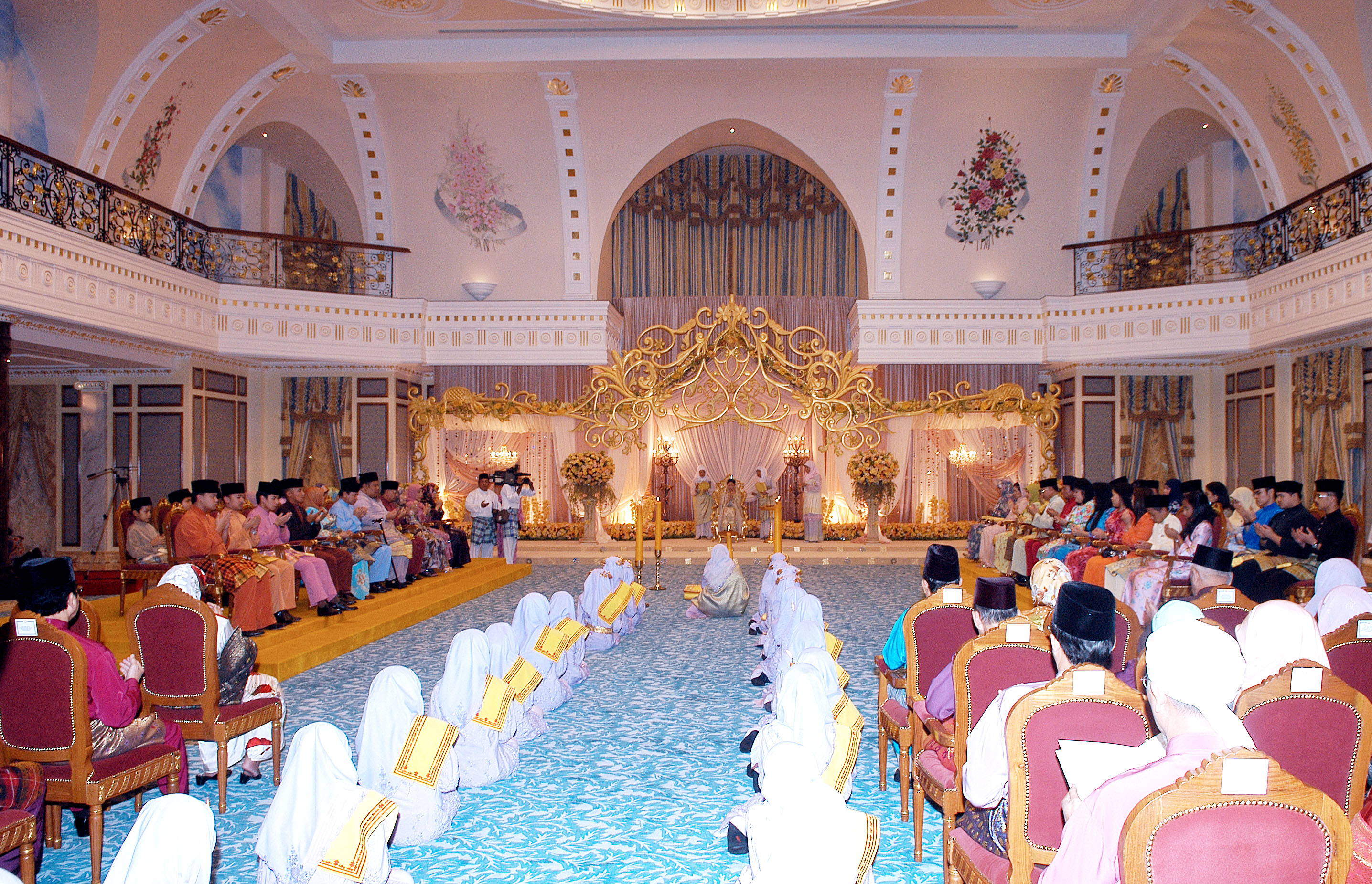 BRUNEI RESOURCES - Photographs of YAM Pengiran Anak Huda's Wedding ...
